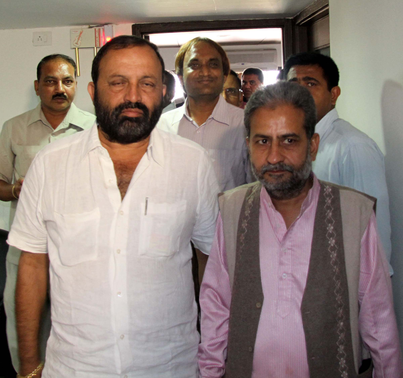 Congress suspends Radadias for six years | DeshGujarat