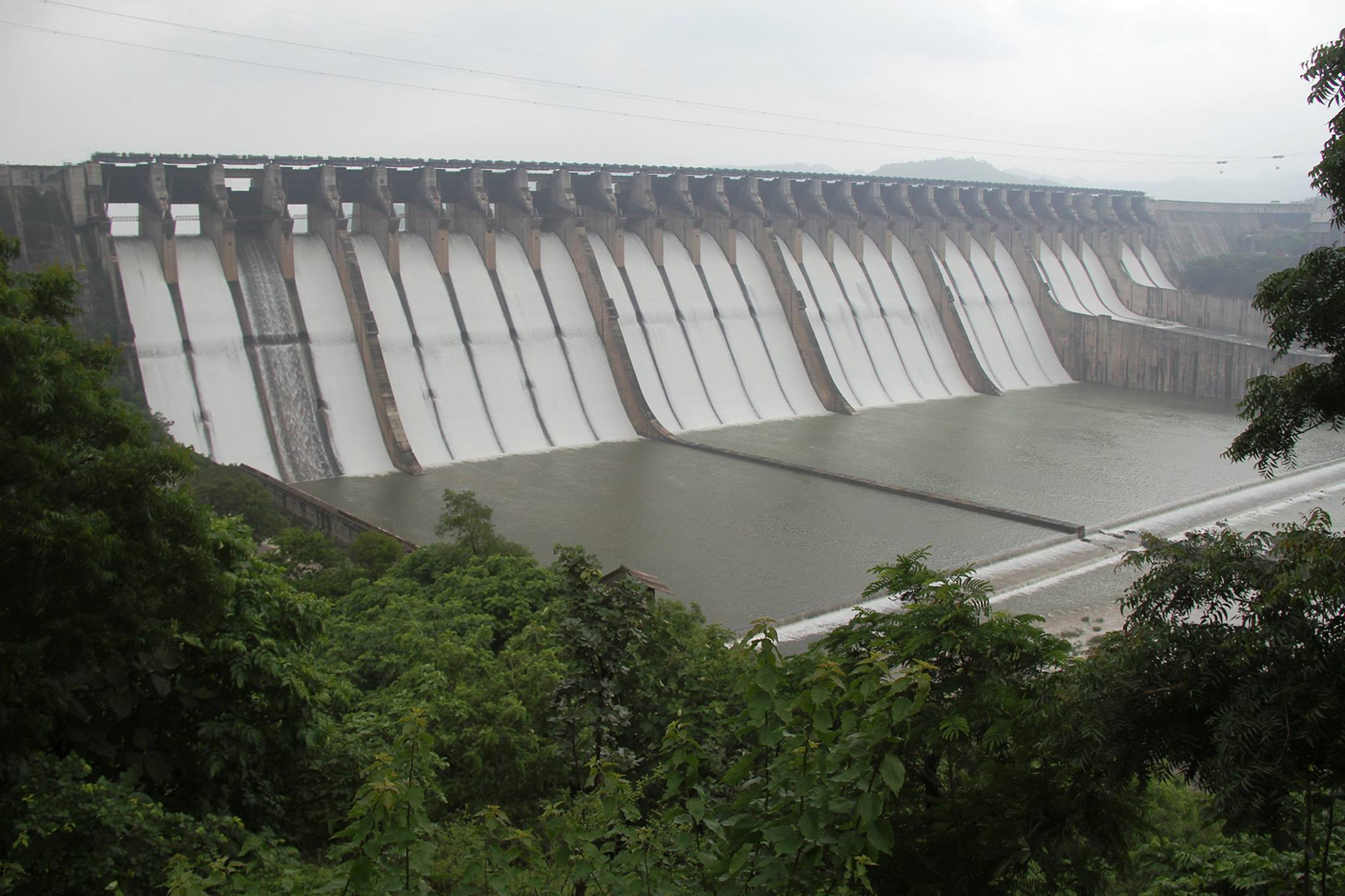 Water level at Narmada dam close to earlier over-flow mark and rising ...